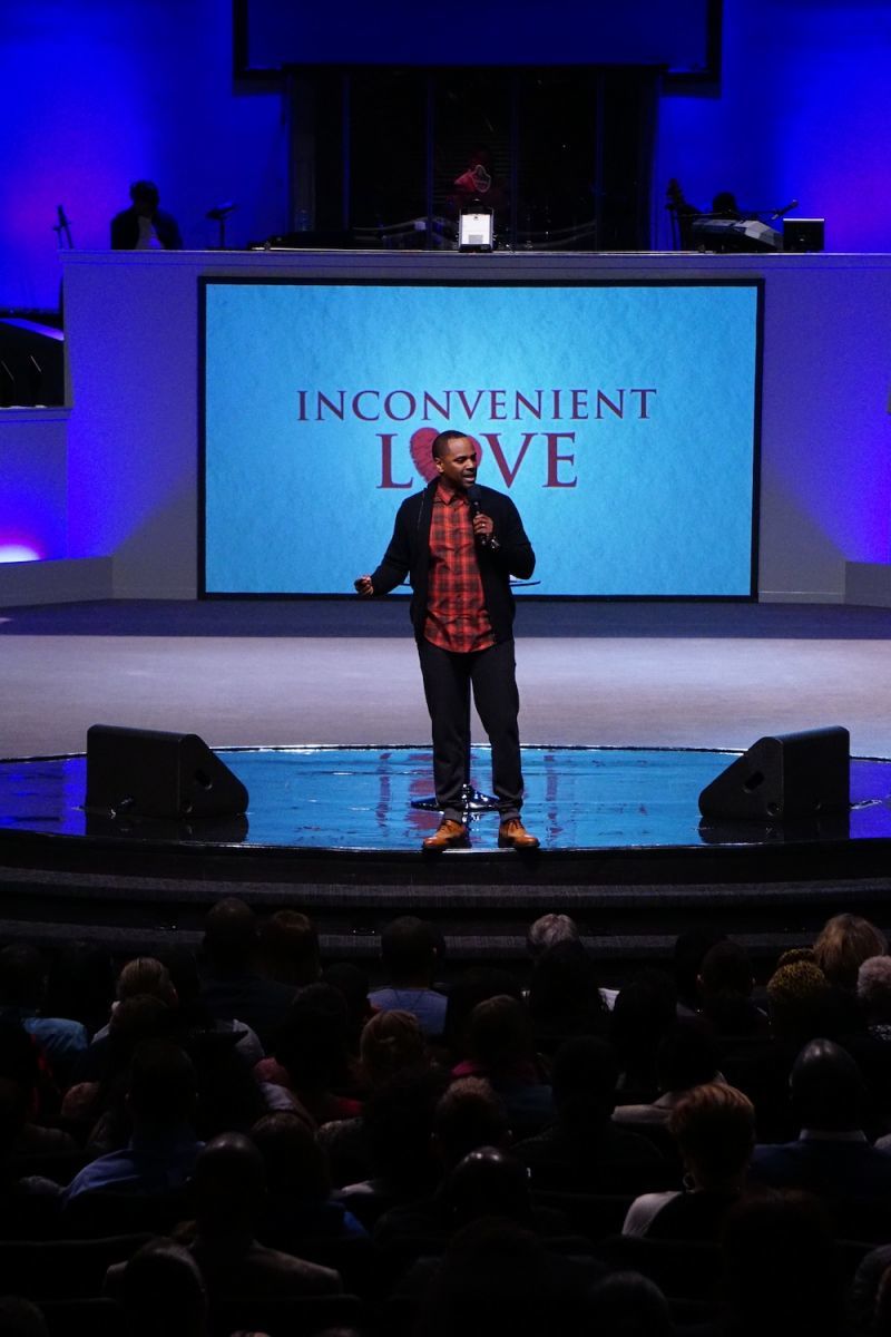 Potter's House of Denver cierra megaiglesia, se vuelve completamente ...