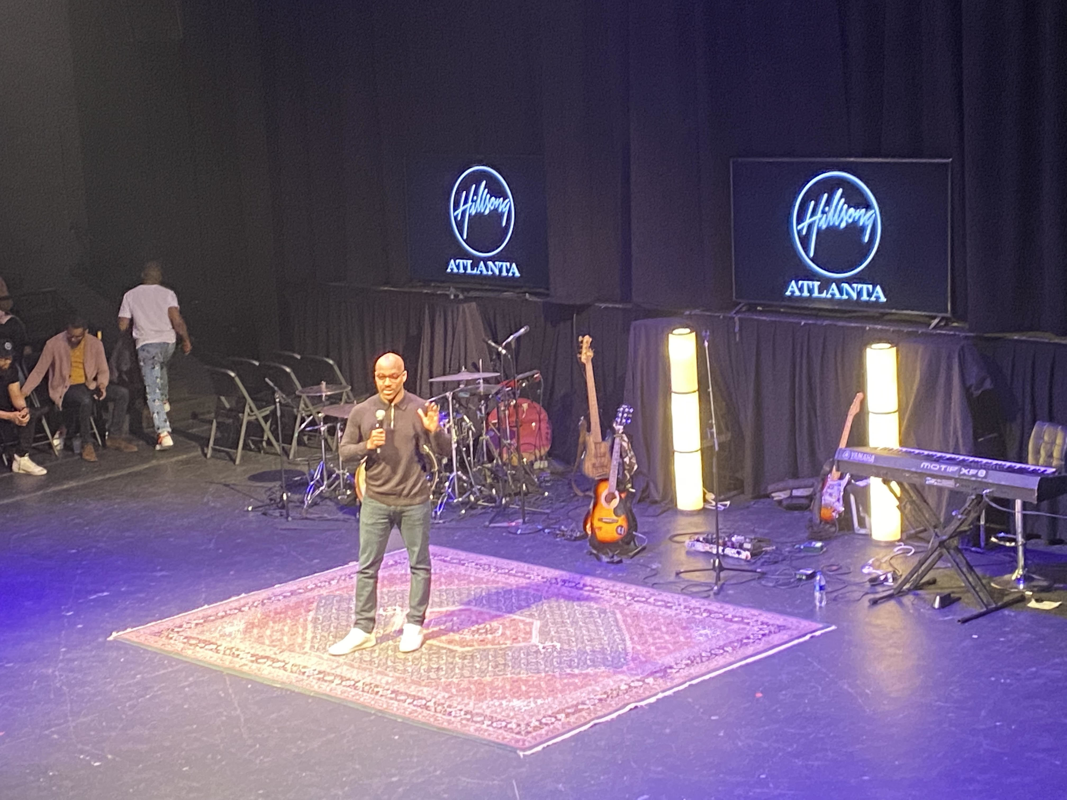 El último domingo en Hillsong Atlanta, Sam Collier dice que la ...