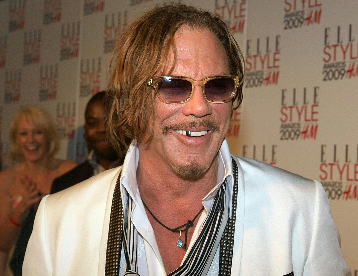 El actor Mickey Rourke dice 'hay un Dios' y todo está en sus manos