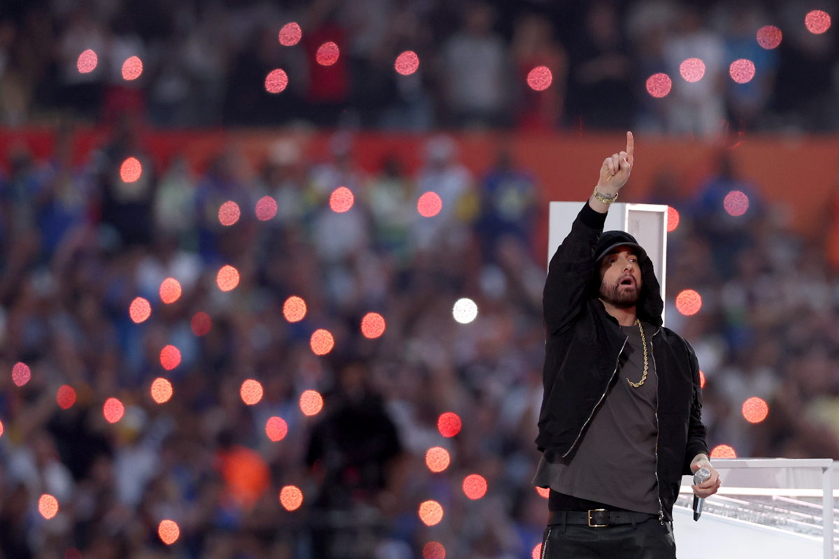 Eminem rapea sobre Dios, llama a Jesús su Salvador en el álbum No. 1 en ...