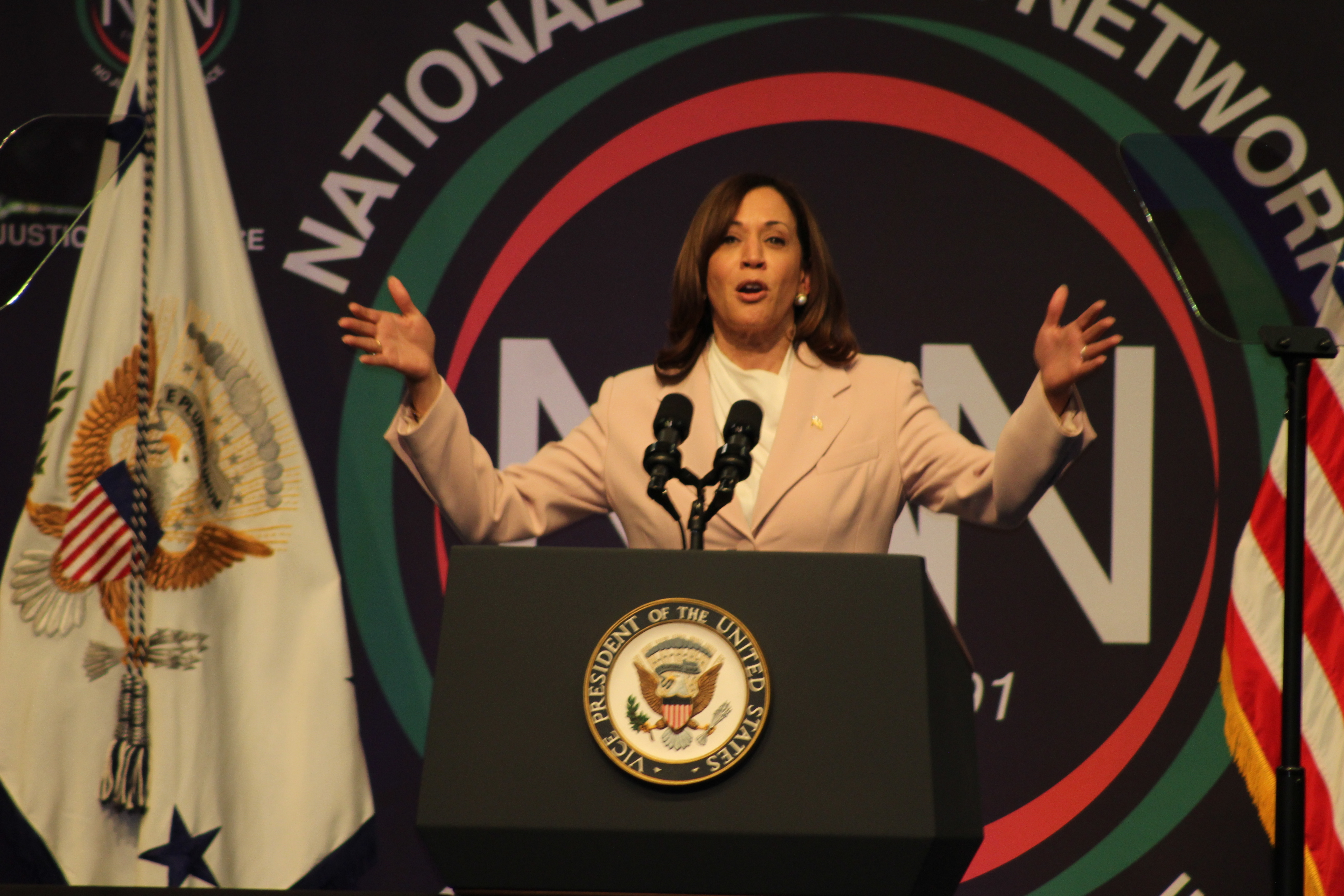 Al Sharpton compara a la vicepresidenta Kamala Harris con la bíblica ...