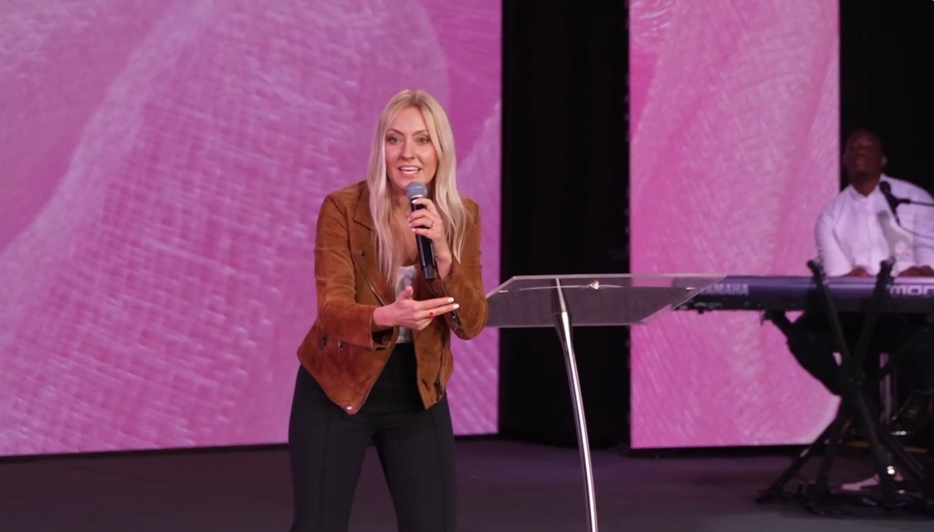 Pastora de la costa del Pacífico Ashley Wilkerson: los traductores de ...