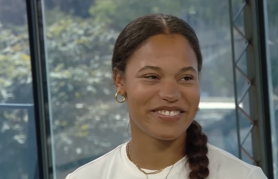 La medallista de oro Yemisi Ogunleye se hace viral cantando una canción ...