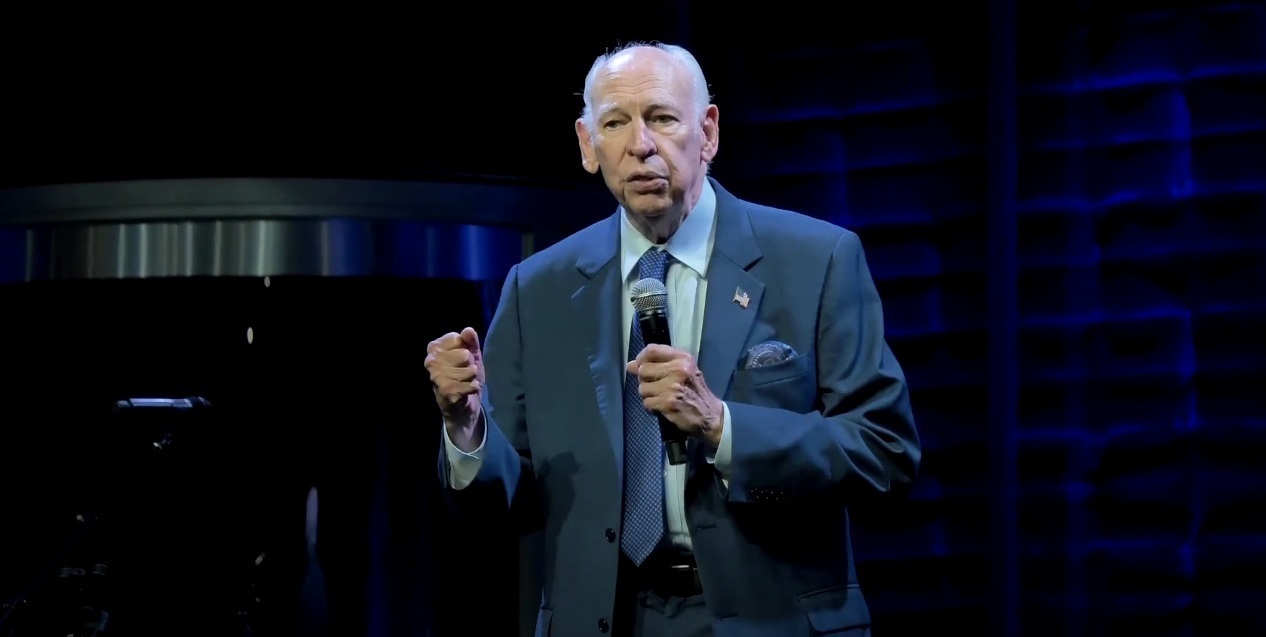 "Dios está en control" es una "excusa", pastor Rafael Cruz insta a los ...