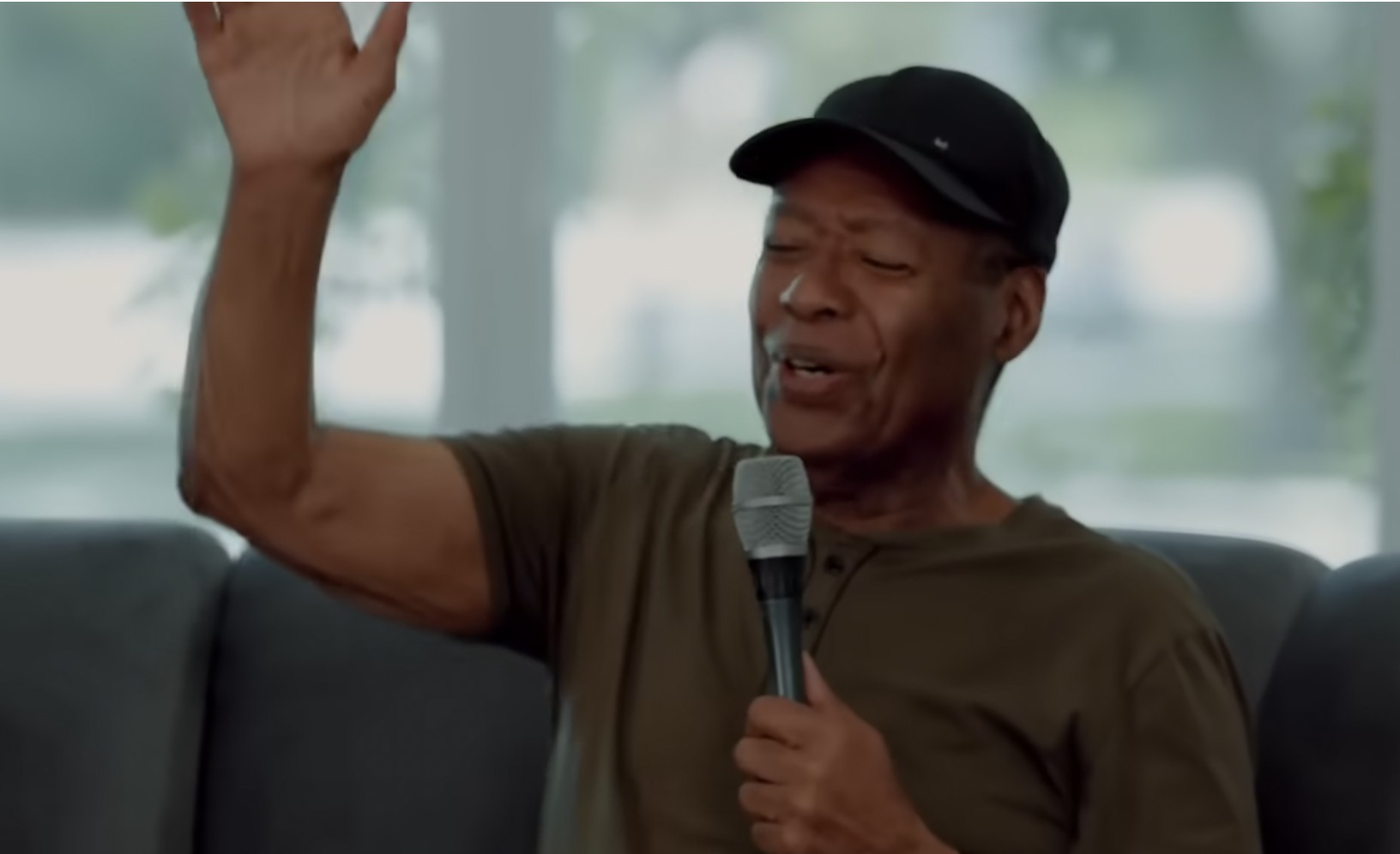 Muere Ron Kenoly, influyente líder de adoración que moldeó la música de ...